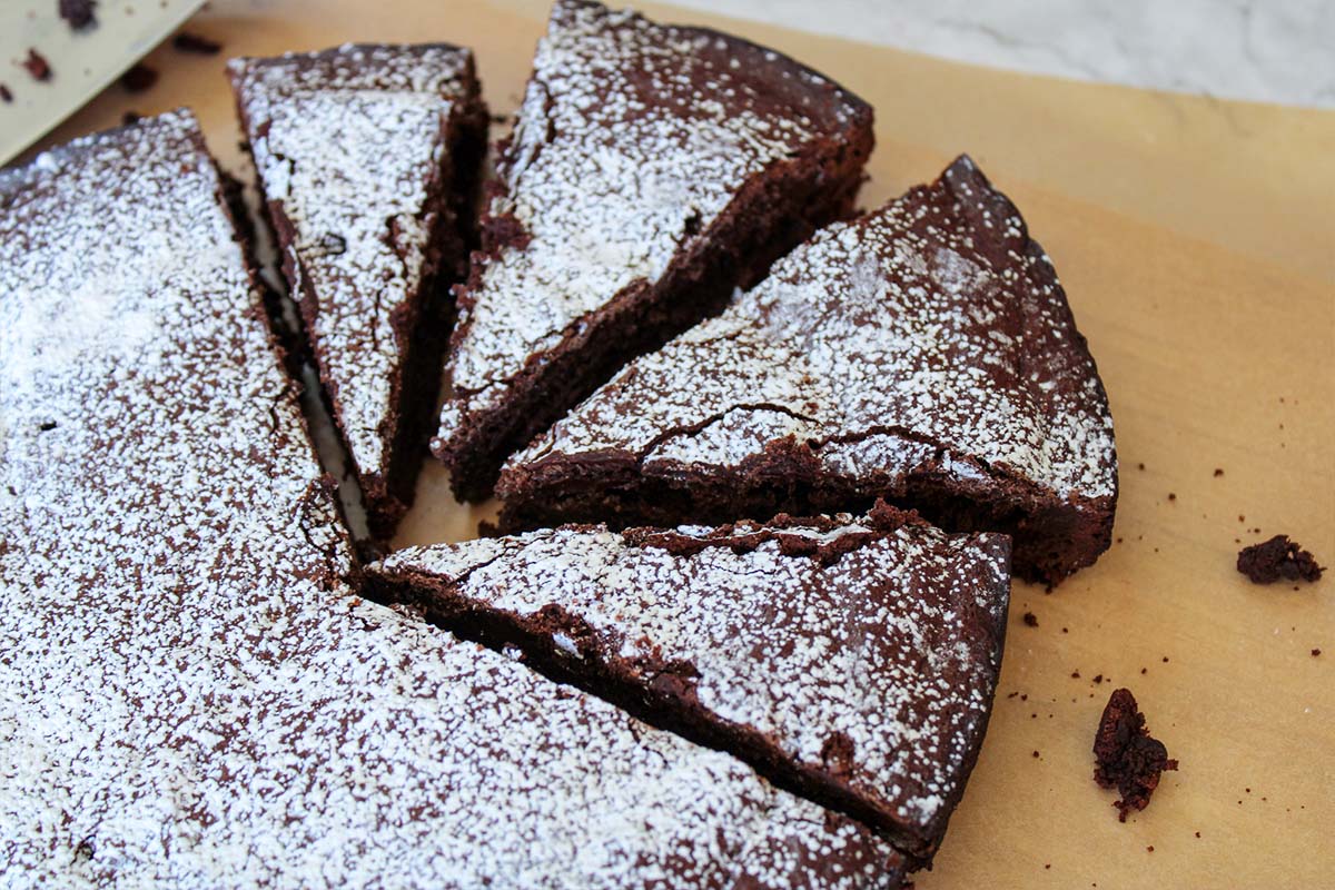 Passover Flourless Chocolate Cake | Crisp and Crumble